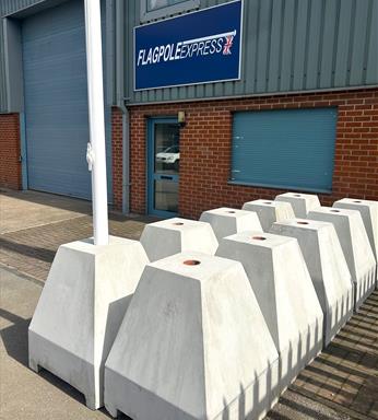 Free standing classic precast concrete base - Flagpole Express